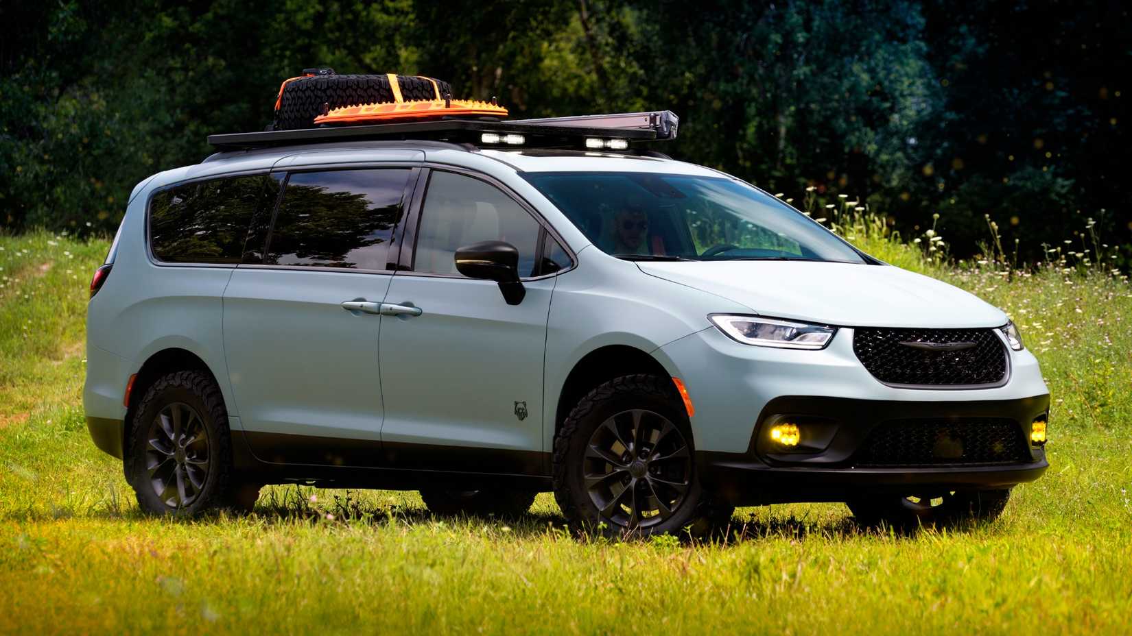 Chrysler Pacifica Grizzly Peak Concept Debuts: Off-Road Minivan That Looks Production Ready
