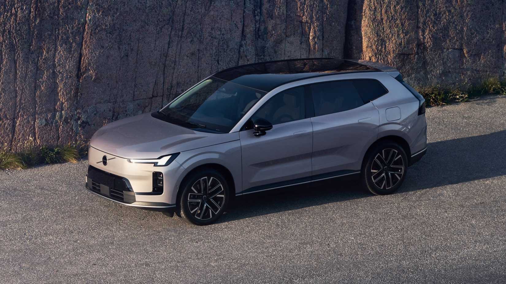 The 2026 Volvo XC70 Is A 124-Mile PHEV For China And Europe