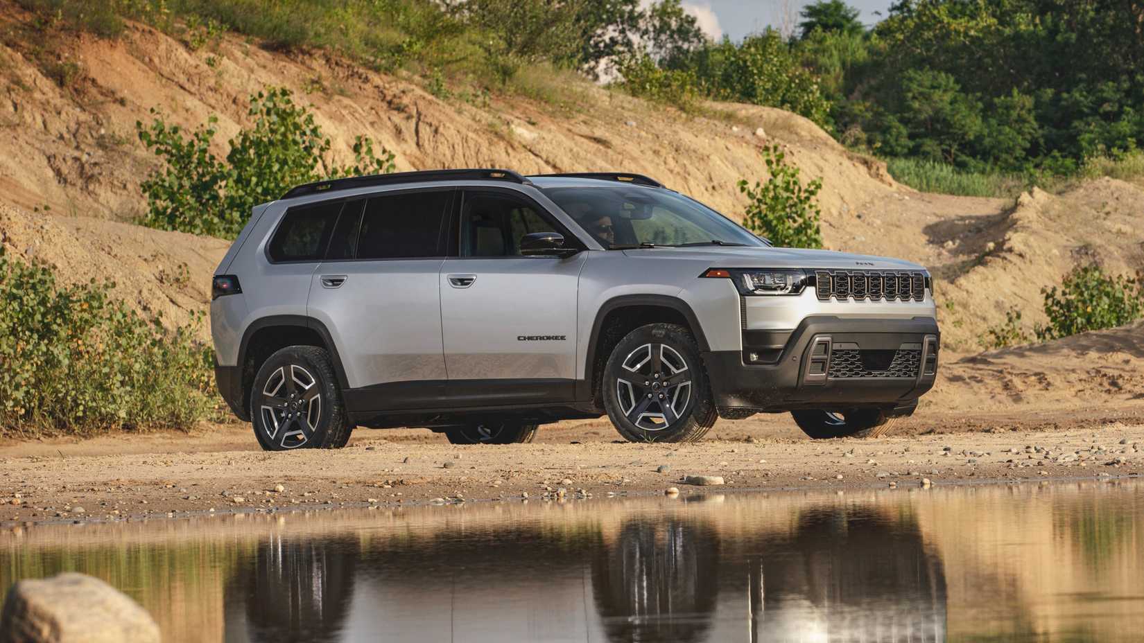 2026 Jeep Cherokee Debuts With More Room, Hybrid Powertrain