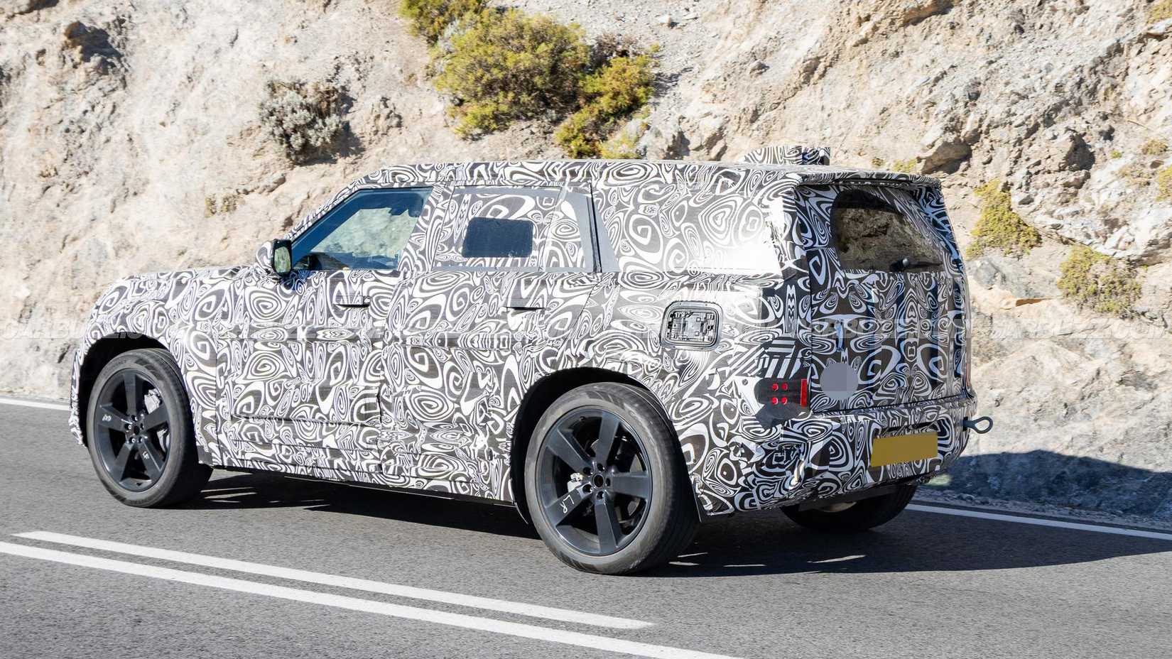 Land Rover Defender Sport Spied Undergoing Hot Weather Testing