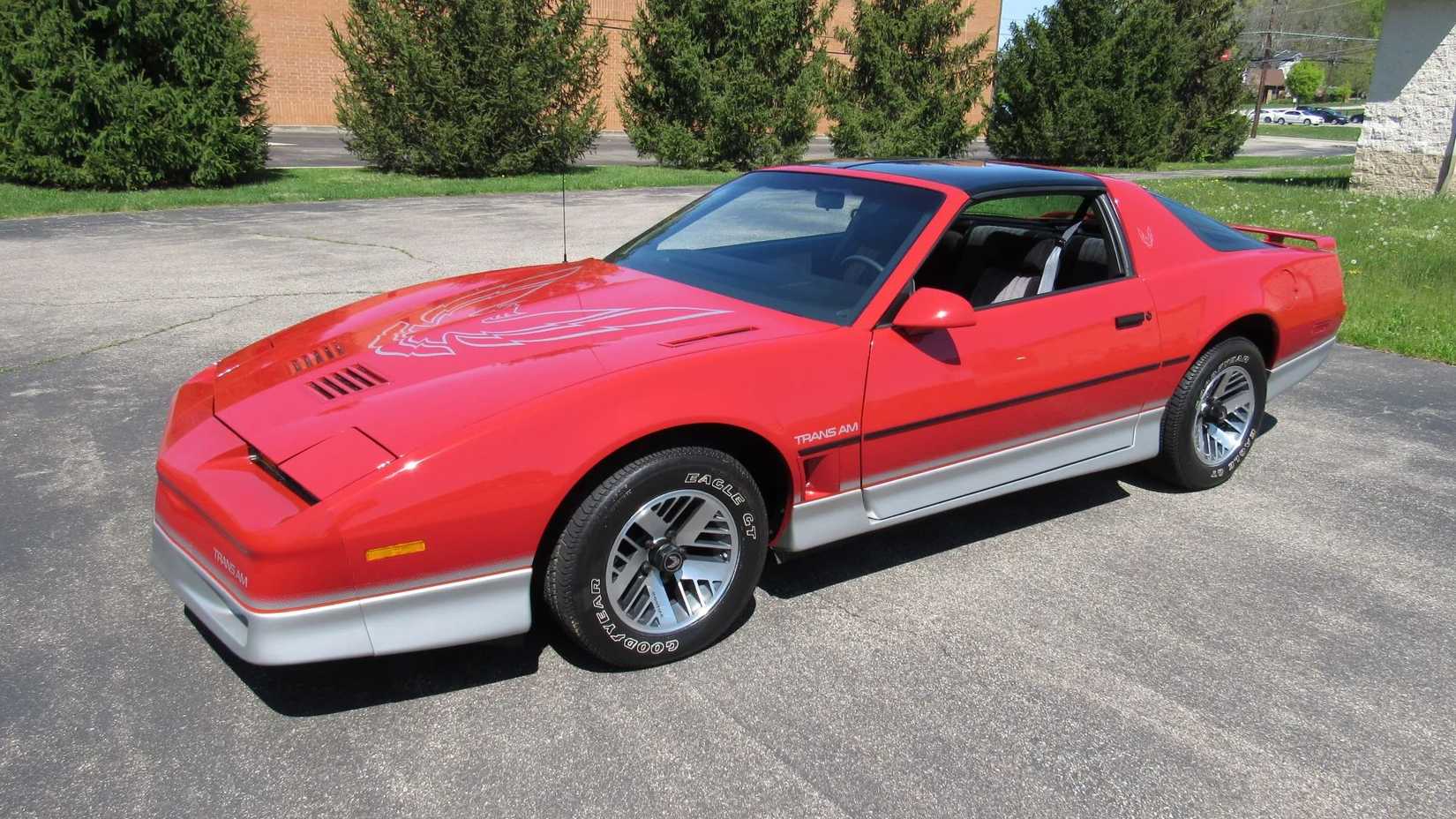 The Last Carbureted Muscle Car Was The Pontiac Firebird