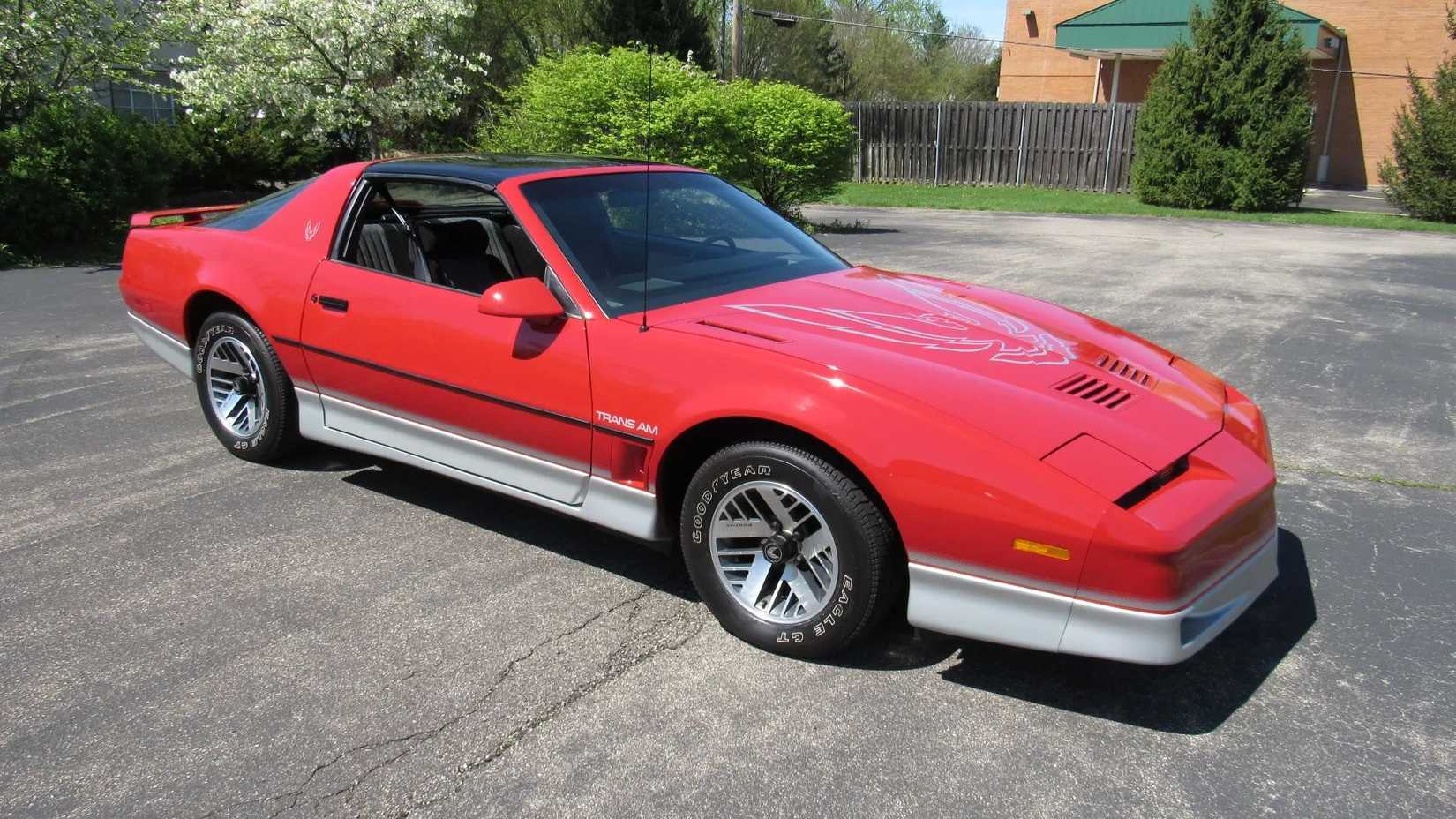 The Last Carbureted Muscle Car Was The Pontiac Firebird