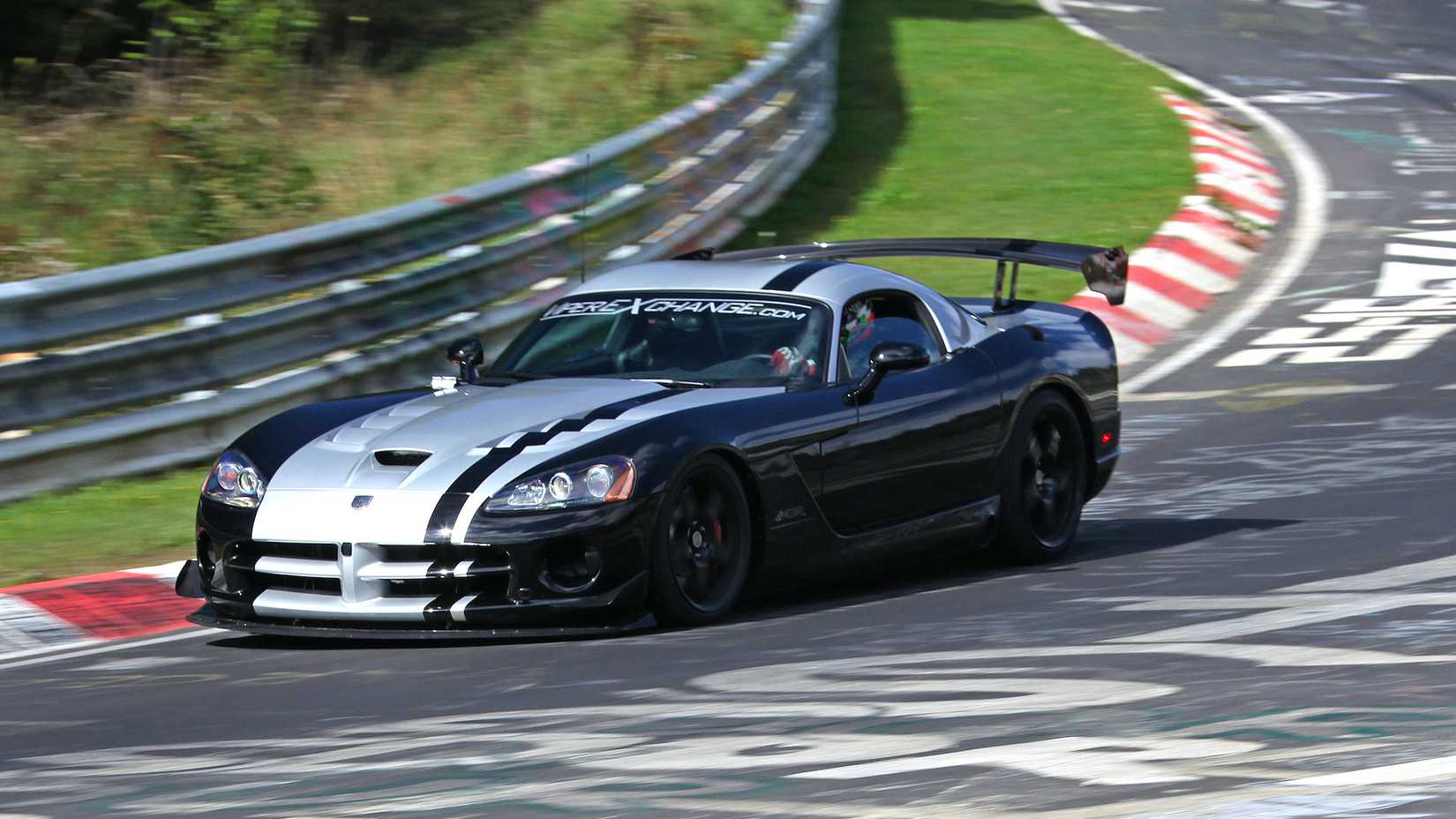 The Dodge Viper Was The Fastest American Car Around The Nürburgring ...