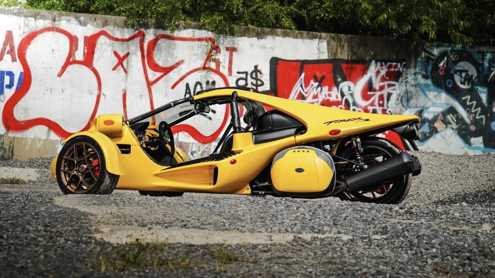 Campagna T-REX RR: Canada's High-Performance Three-Wheeler