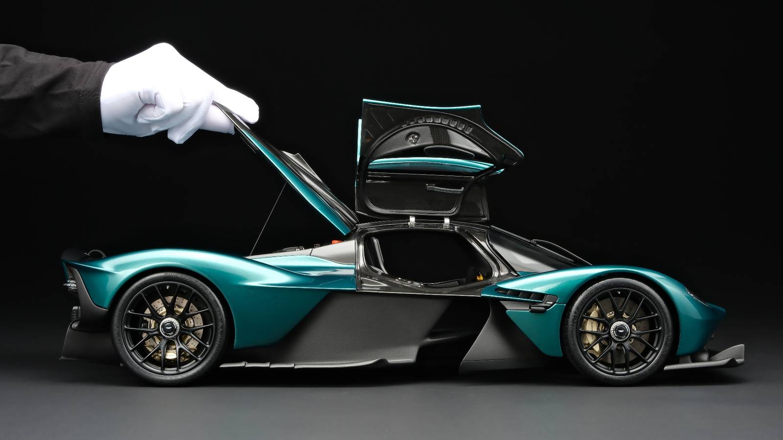 1:8 Scale Aston Martin Valkyrie Model Looks Amazing, Costs $27,860