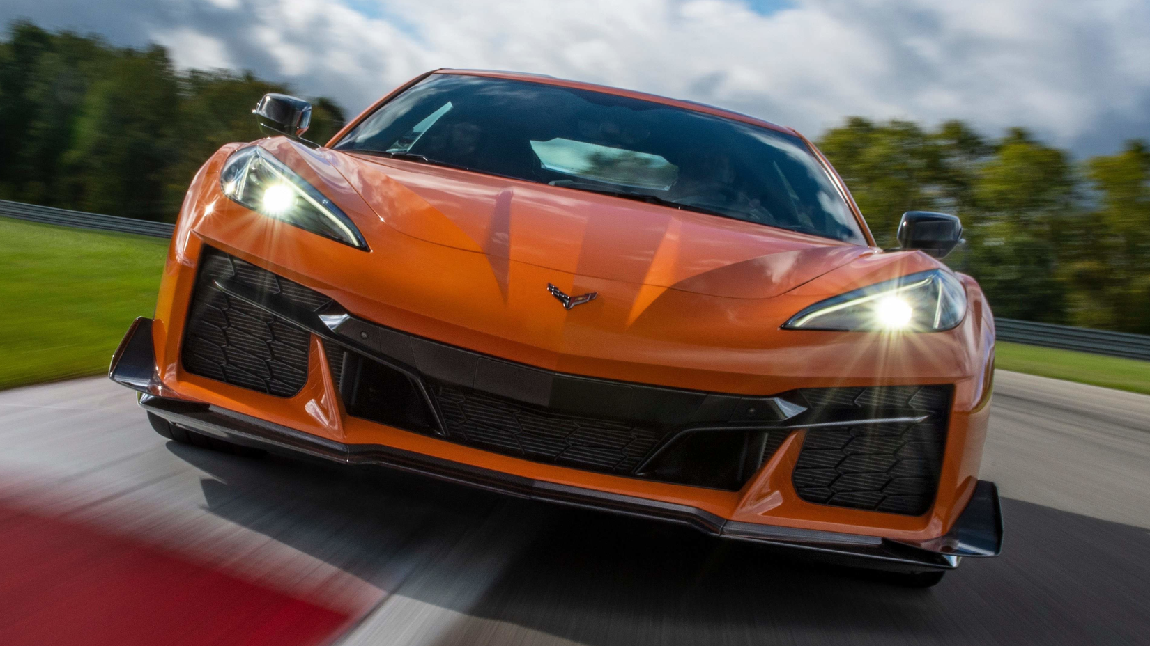 Dealer Drops 3,000-Mile Corvette Z06 Off Lift While Looking For Oil Leak