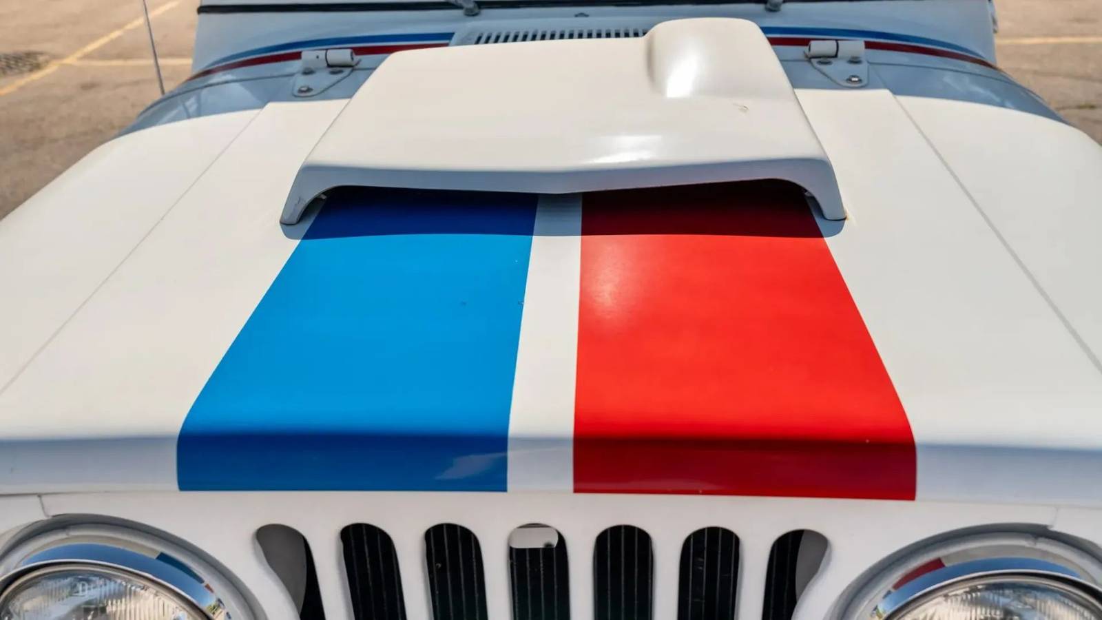 The Jeep Hurst Jeepster Commando Was The Brand's First Performance SUV