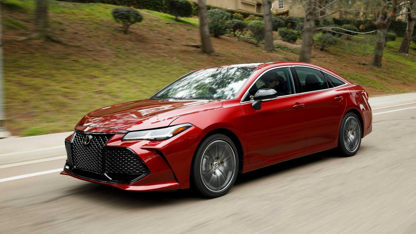 The 2017 And 2022 Toyota Avalon Is An Indestructible Luxury Car For A ...
