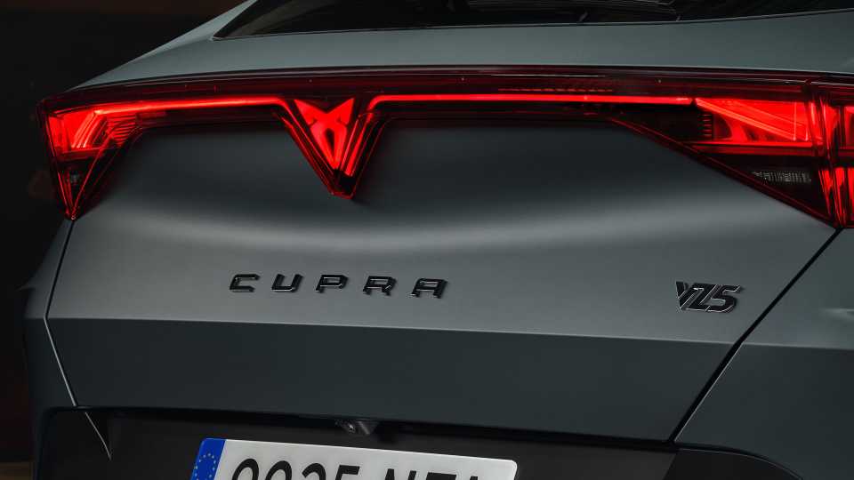 2026 Cupra Formentor VZ5 Debuts: 385 HP From Audi Turbo 5-Cylinder Engine