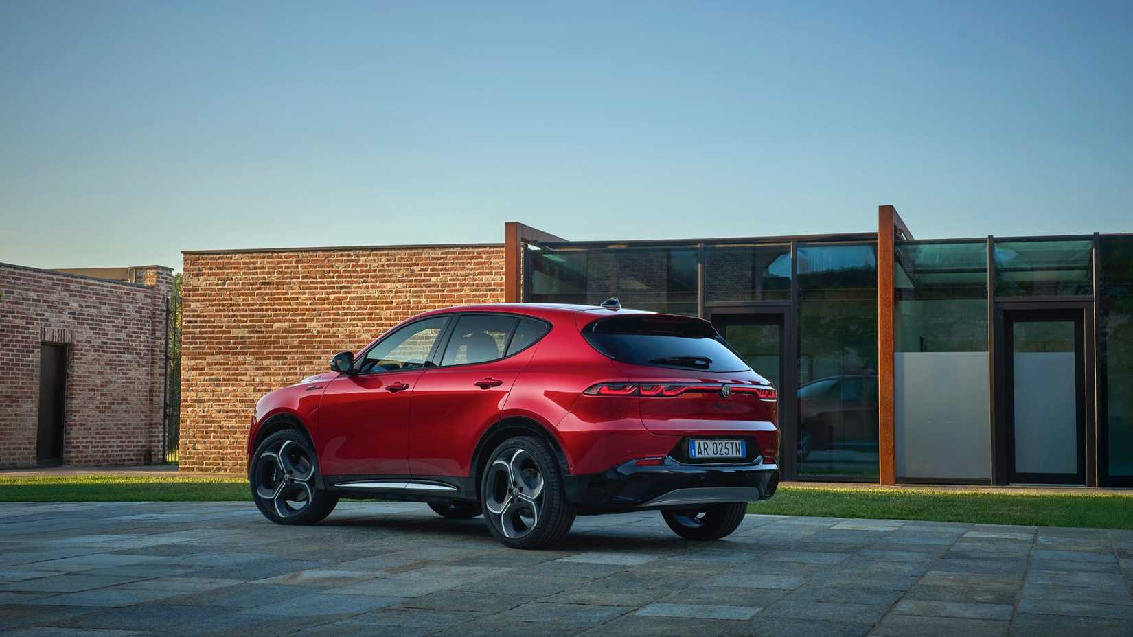 2026 Alfa Romeo Tonale Refresh Brings New Style, Loses Plug-In Hybrid