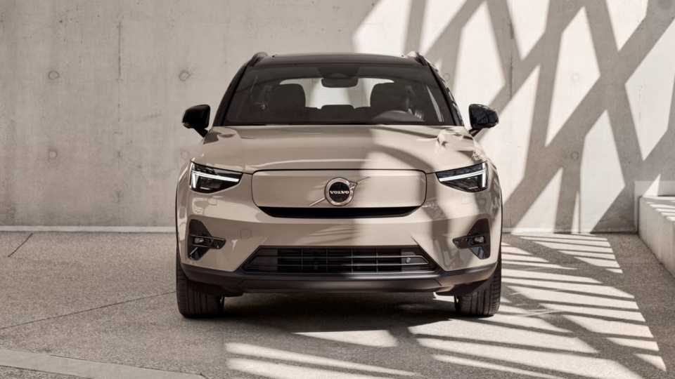 2026 Volvo EX40 Pricing, Photos & Specs