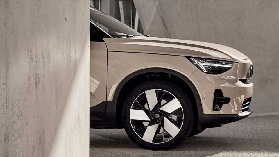2026 Volvo EX40 Pricing, Photos & Specs