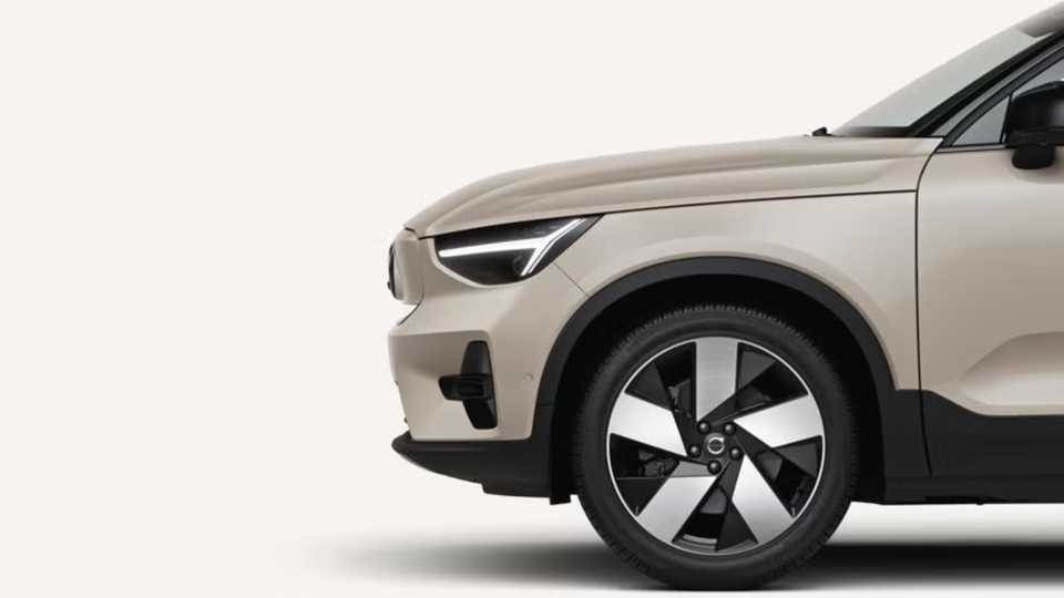 2026 Volvo EX40 Pricing, Photos & Specs