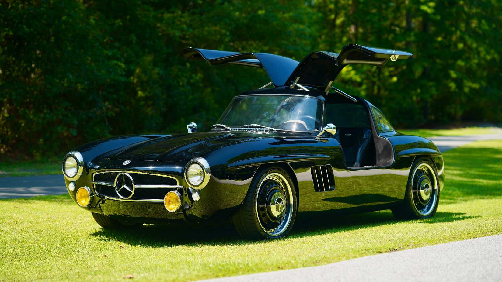 Mercedes 300SL Gullwing Restomod Is A Reskinned AMG SLK 55 With 415 HP