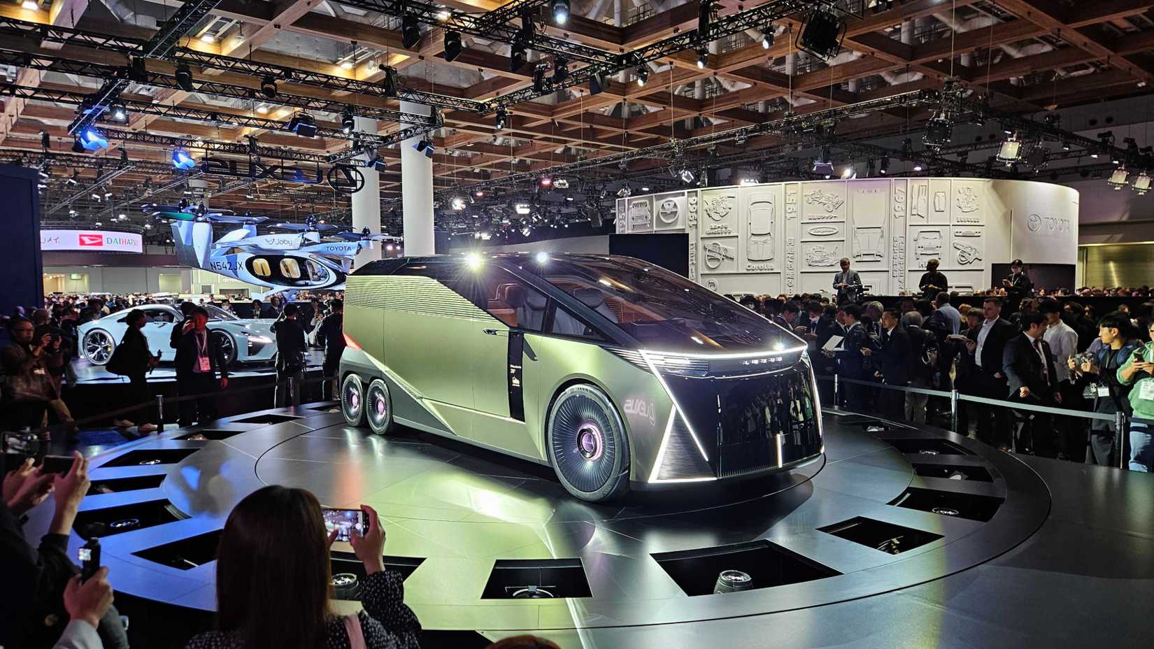 Toyota's Fancy New Century Brand Isn't Causing A Shakeup At Lexus