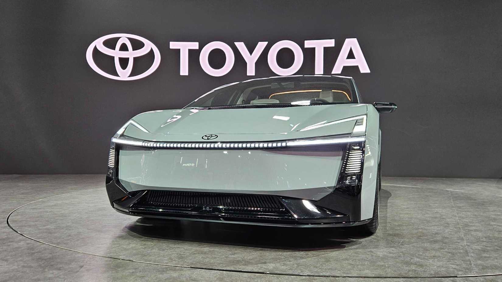 Toyota Corolla Concept: Interior And Exterior Images