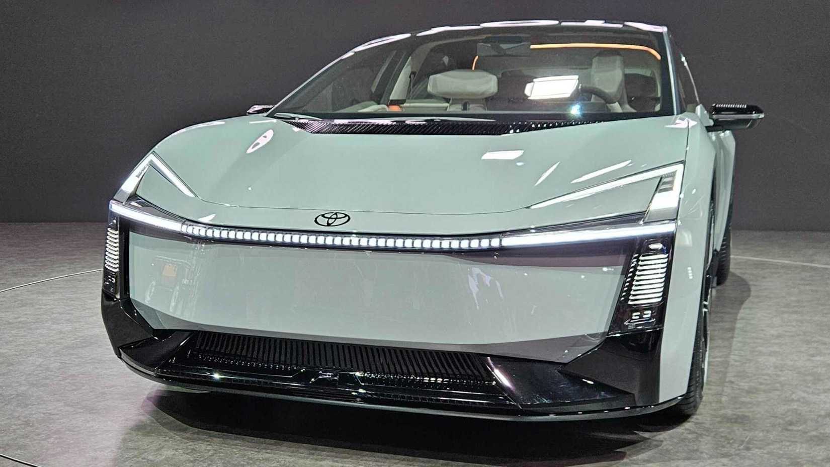 Toyota Corolla Concept: Interior And Exterior Images