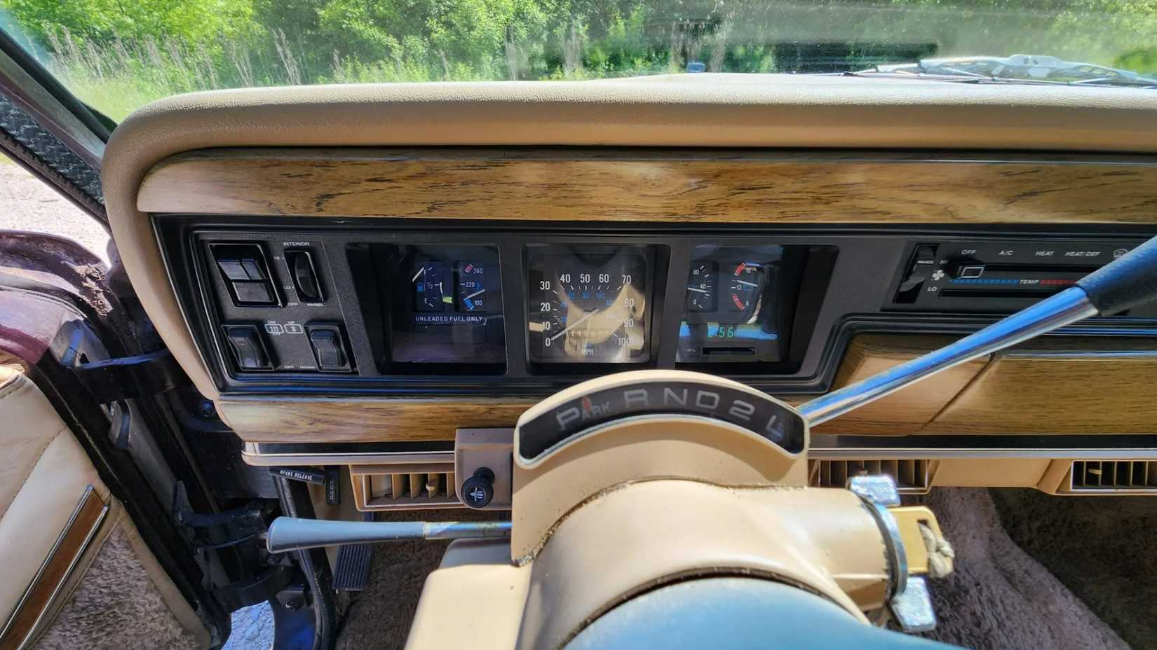The 1990 Jeep Grand Wagoneer Was The Last SUV Built Without an ECU