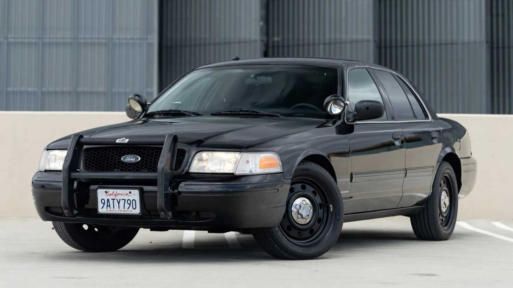 Ford Crown Victoria vs Mercury Grand Marquis vs Lincoln Town Car: Which ...
