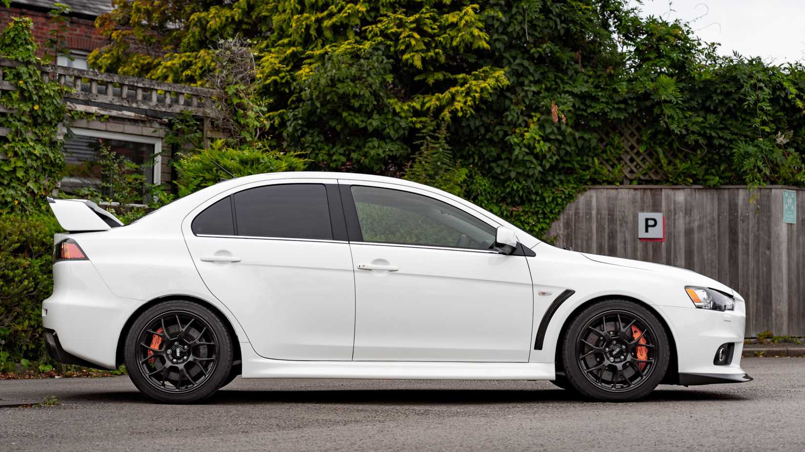 Mitsubishi, Chrysler, And Hyundai Proved That Four Cylinder Can Beat Eight