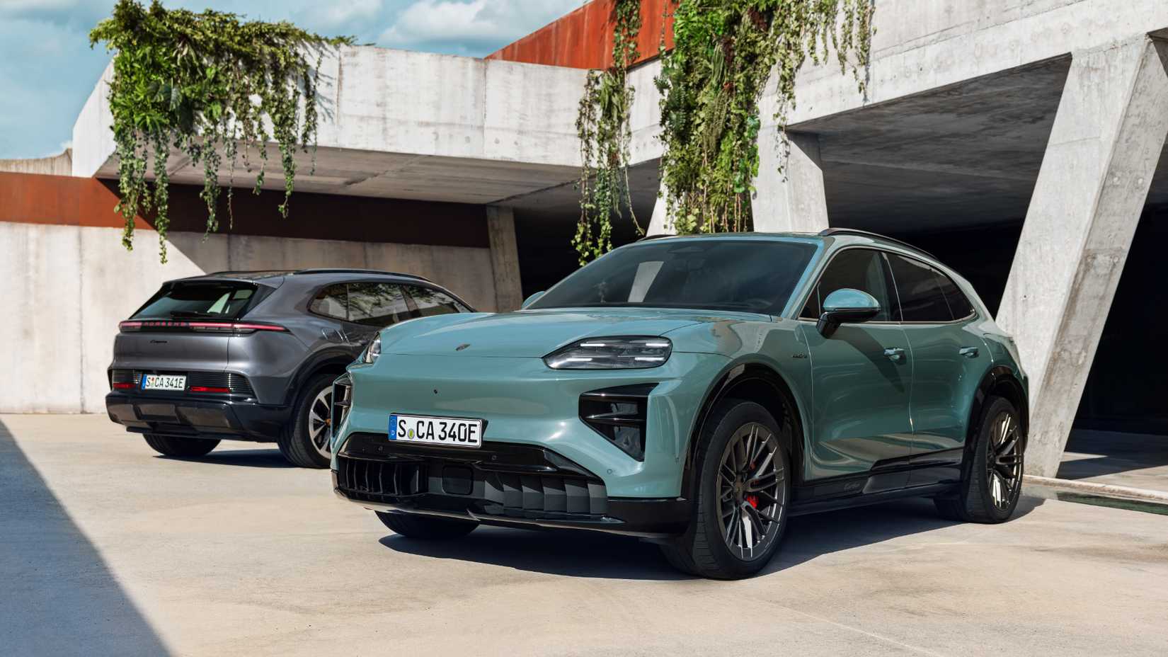 2026 Porsche Cayenne Electric Debuts With 1,139 HP And 400-KW Charging