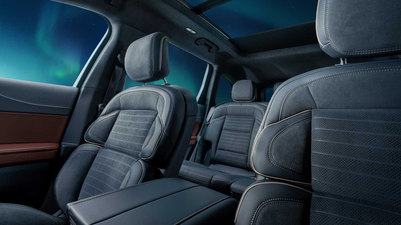 Lincoln Debuts New Aurora-Themed Interior For 2026 Nautilus