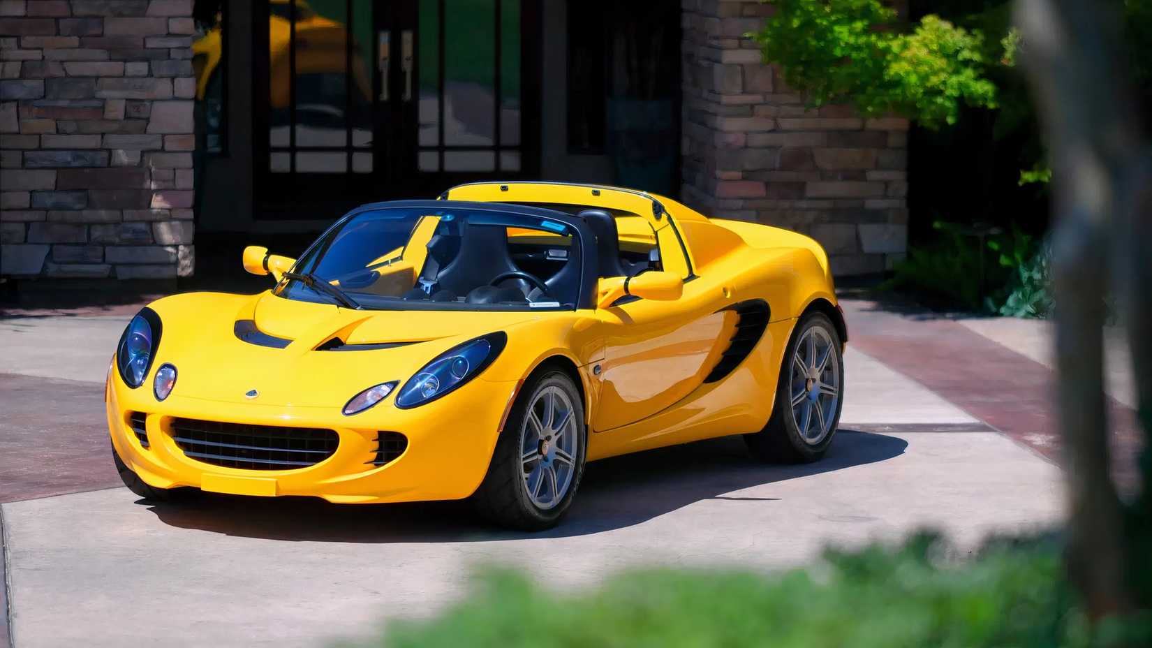 Lotus Elise S2: The Reliable British Sports Car with Japanese Heart