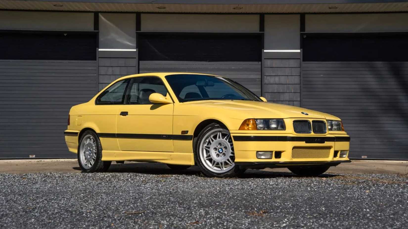 BMW E36 M3 vs Acura NSX: 90s Power-Density Showdown