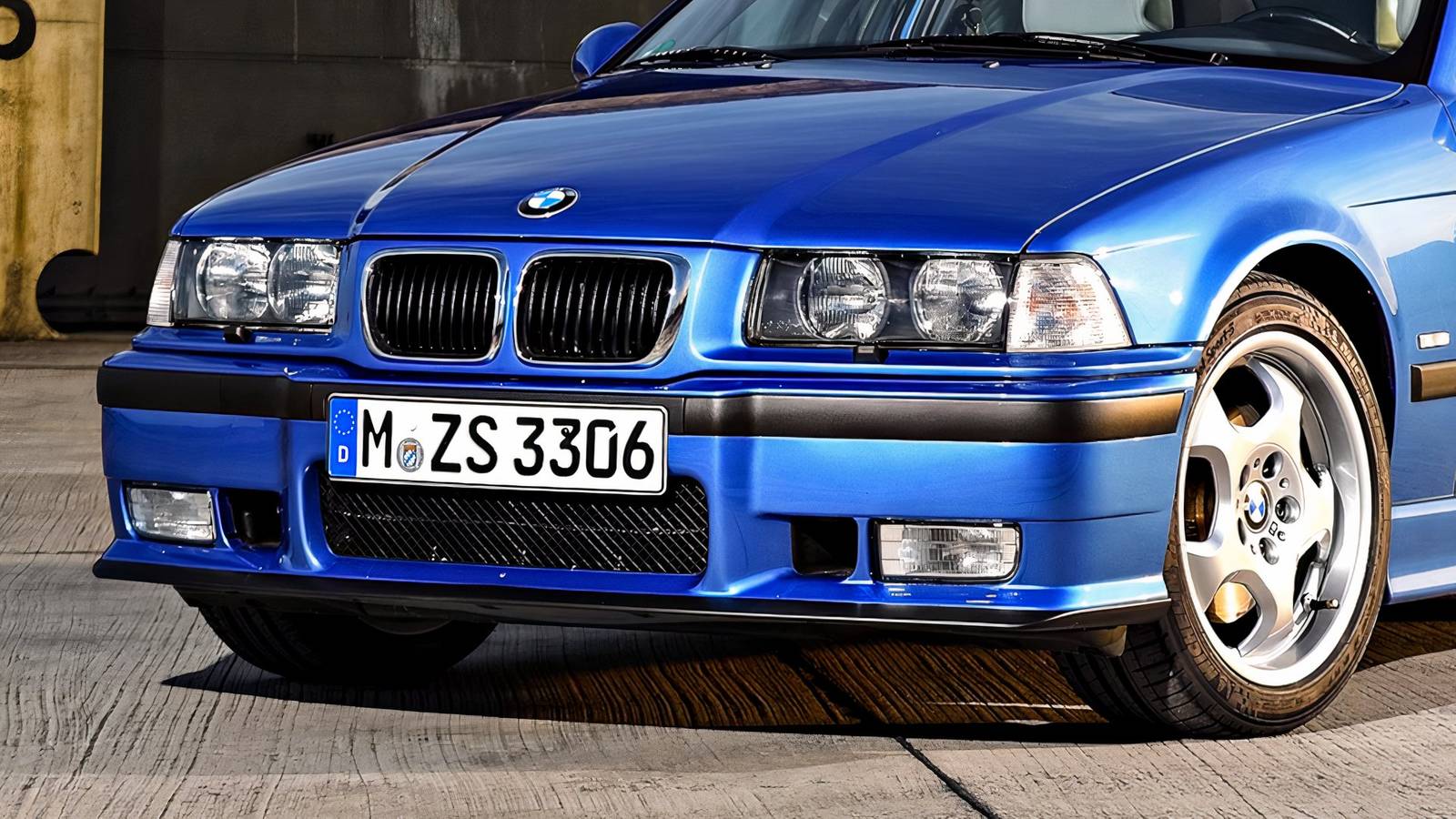 BMW E36 M3 vs Acura NSX: 90s Power-Density Showdown