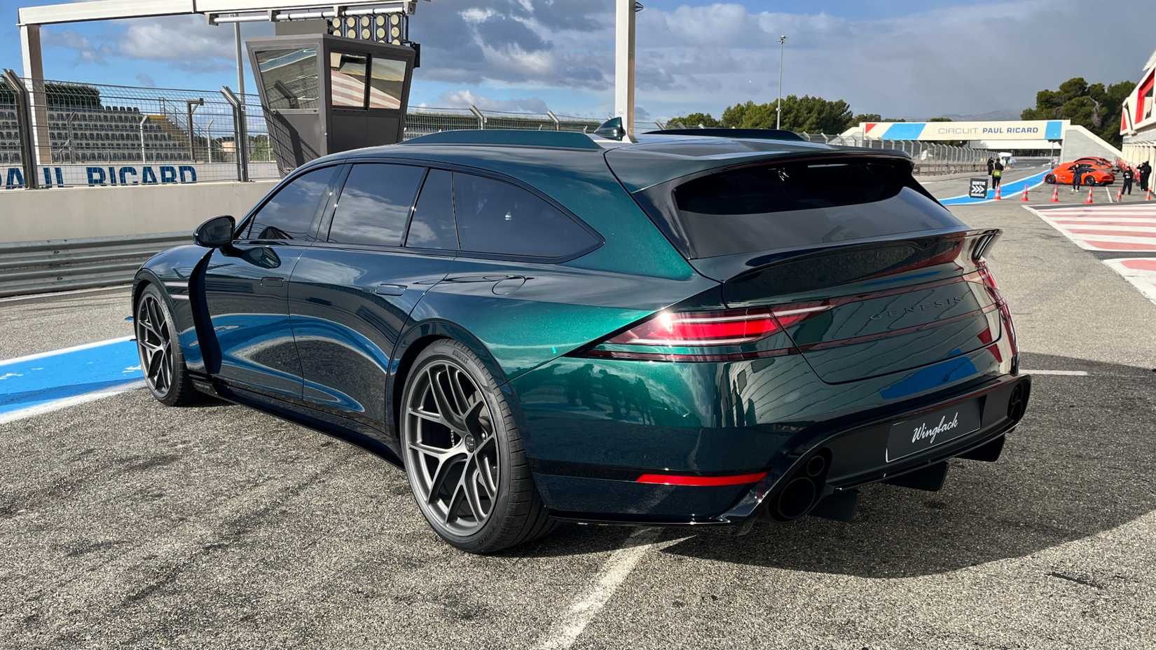 Genesis G90 Wingback Magma Concept Exterior Gallery