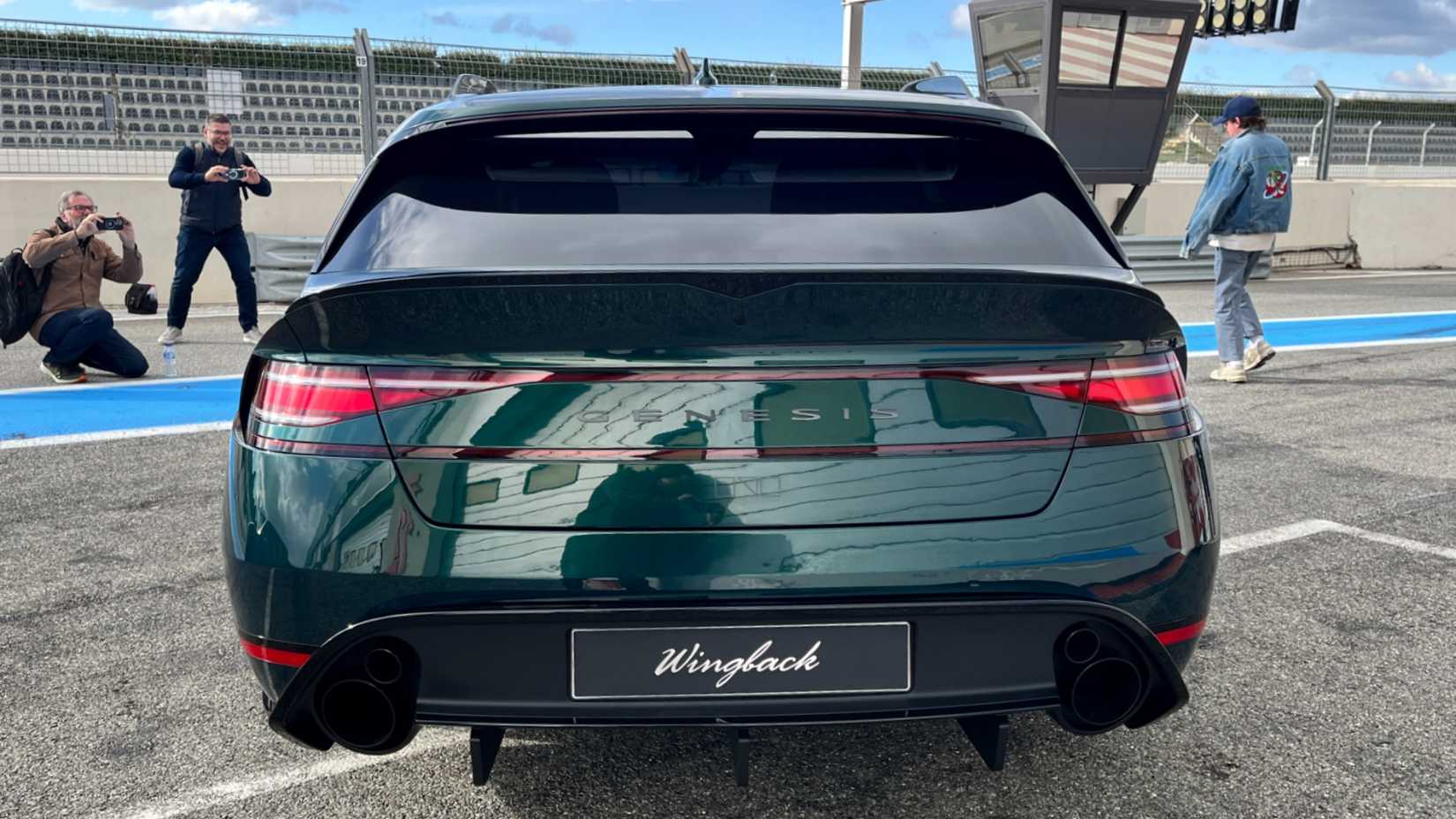 Genesis G90 Wingback Magma Concept Exterior Gallery