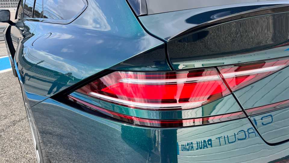 Genesis G90 Wingback Magma Concept Exterior Gallery