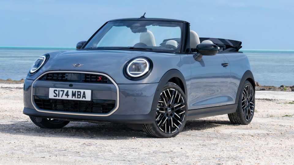2025 Mini Cooper Hardtop Pricing, Photos & Specs