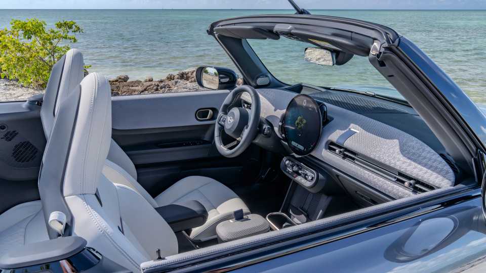 2025 Mini Cooper Hardtop Pricing, Photos & Specs
