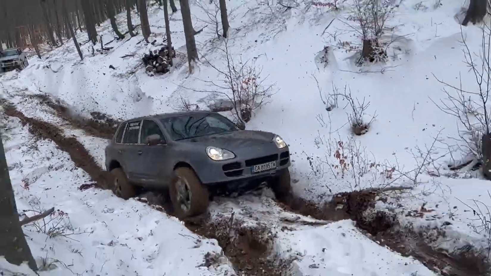 The First-Gen Porsche Cayenne Is An Off-Road Master With Minor Upgrades