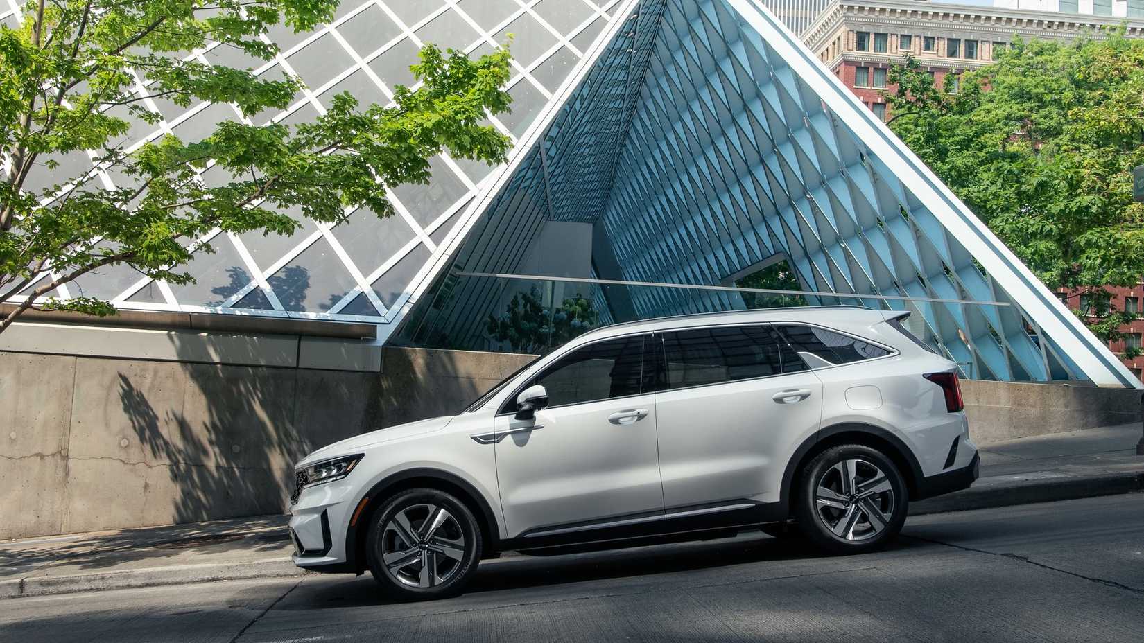 2022-2023 Kia Sorento PHEV: A Better Value Than New 2025 Chevy Equinox