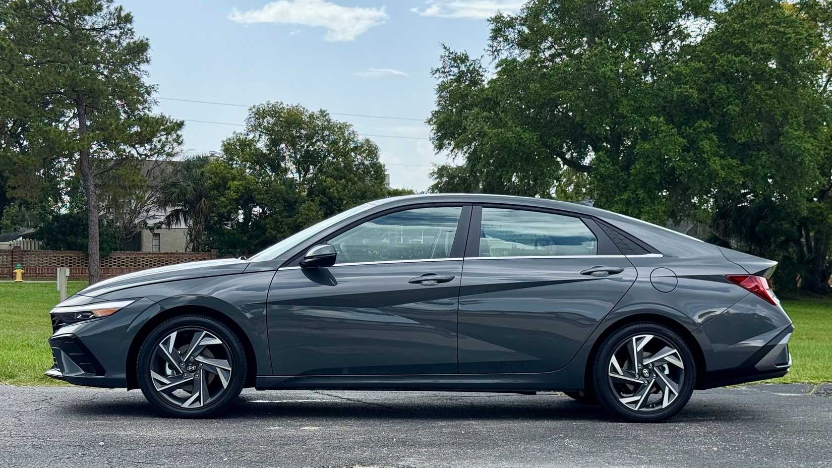 The Hyundai Elantra Hybrid Is The Underrated Sedan Everyone Slept On In ...