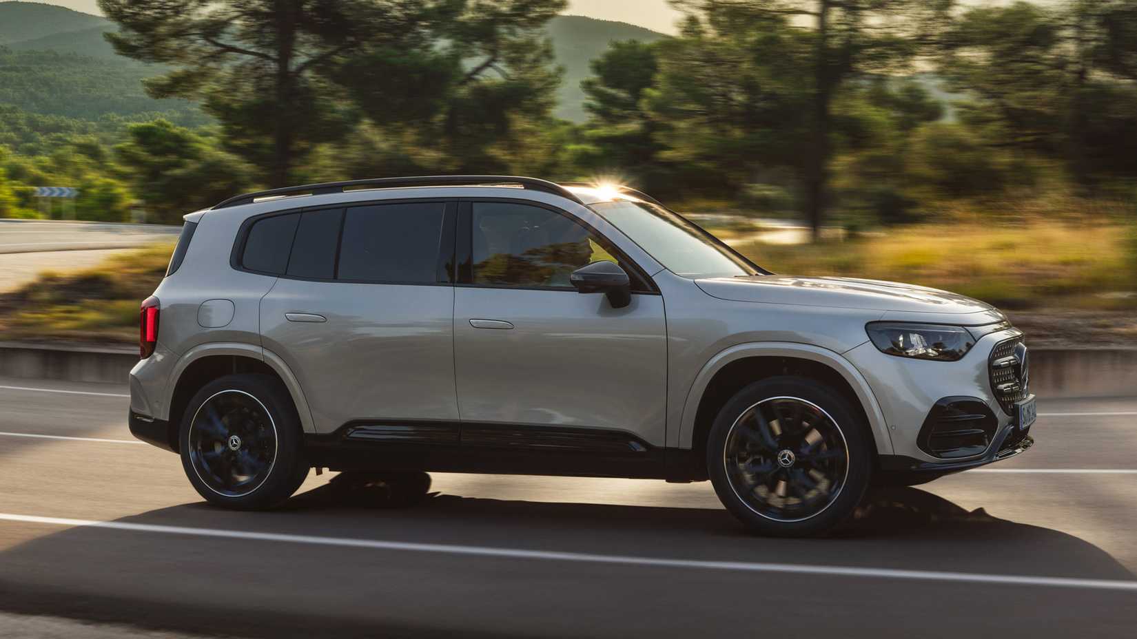 2027 Mercedes-Benz GLB Redesigned With Electric And Hybrid Power