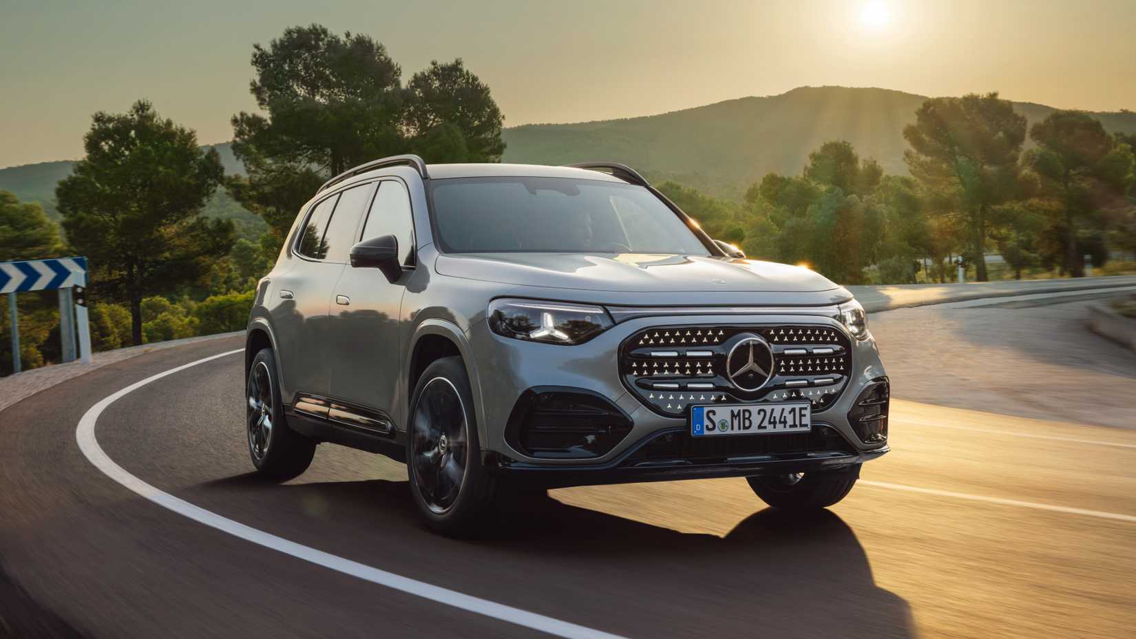 2027 Mercedes-Benz GLB-Class Interior And Exterior Gallery