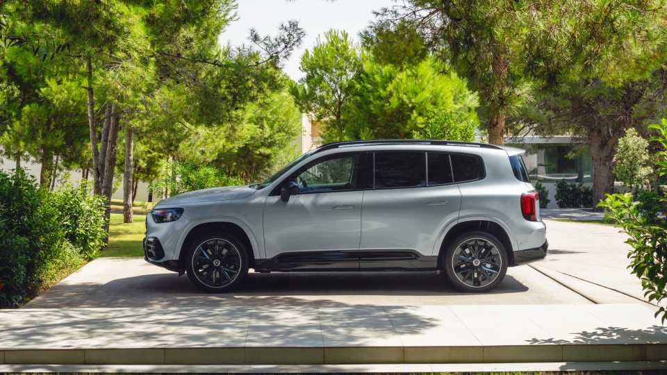 2027 Mercedes-Benz GLB Redesigned With Electric And Hybrid Power
