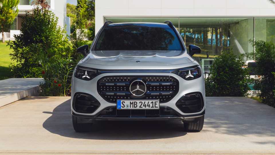 2027 Mercedes-Benz GLB Redesigned With Electric And Hybrid Power