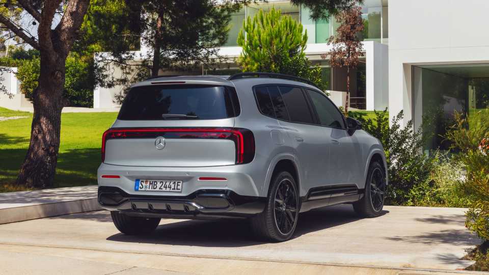 2027 Mercedes-Benz GLB Redesigned With Electric And Hybrid Power
