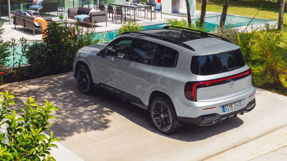 2027 Mercedes-Benz GLB Redesigned With Electric And Hybrid Power