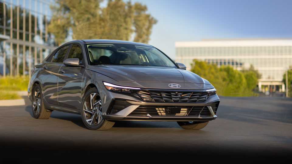2025 Hyundai Elantra Pricing, Photos & Specs
