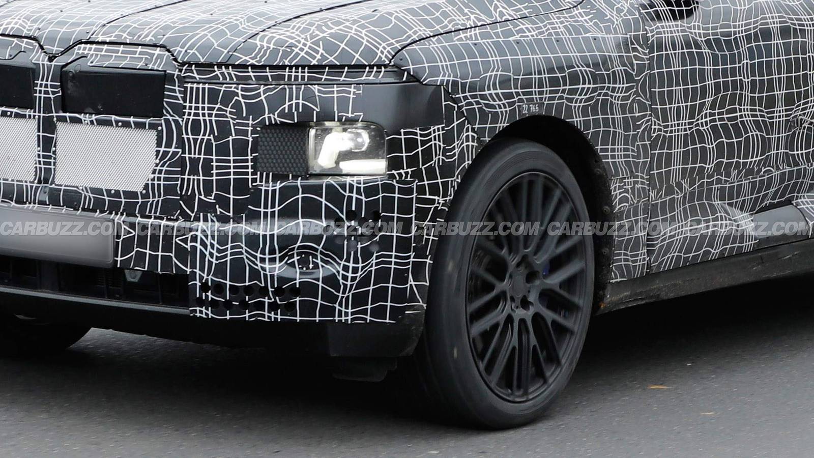 BMW X7 Prototype Spied With Big Old Grille And Neue Klasse Design Cues