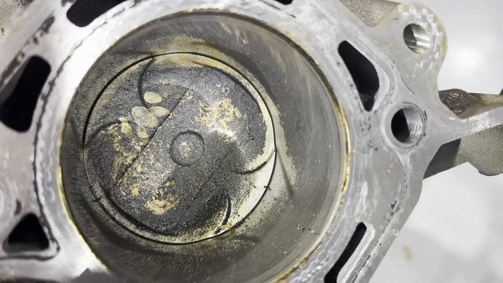 This Ford 5.0-Liter V8 Was Replaced At 65K Miles, But The Failure Is A ...
