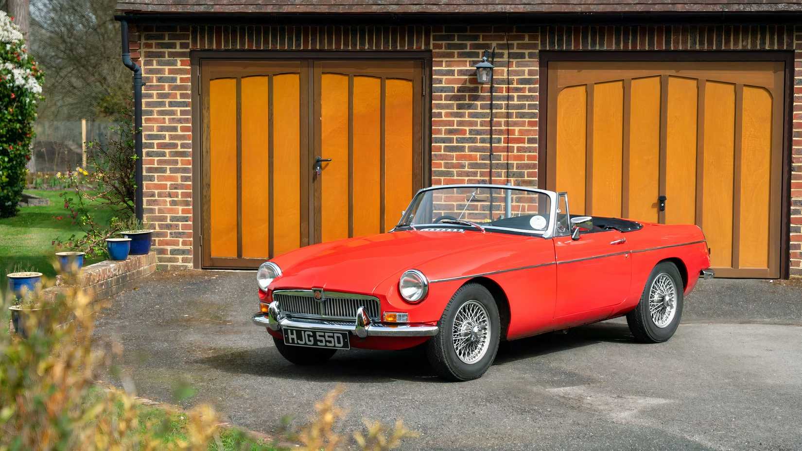 The MGB Is An Old-School Sports Car That's Buckets More Fun That Modern ...