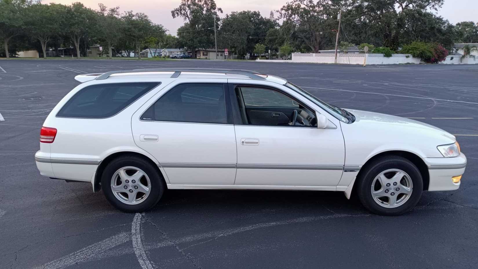 The Toyota Mark II Qualis Is A Cool Wagon With An Identity Crisis