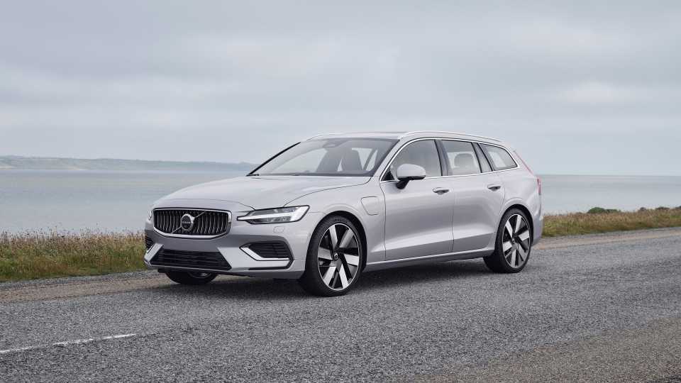 2025 Volvo V60 Cross Country Pricing, Photos & Specs