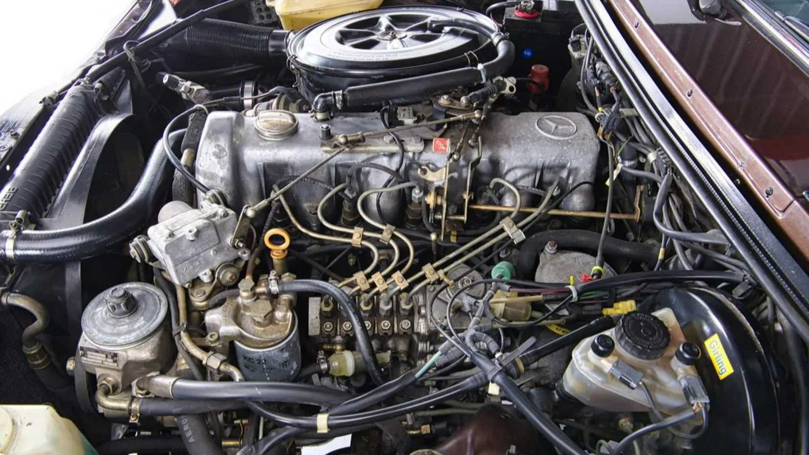 The Old-School Mercedes That's Still Reliable Enough For Daily Driving